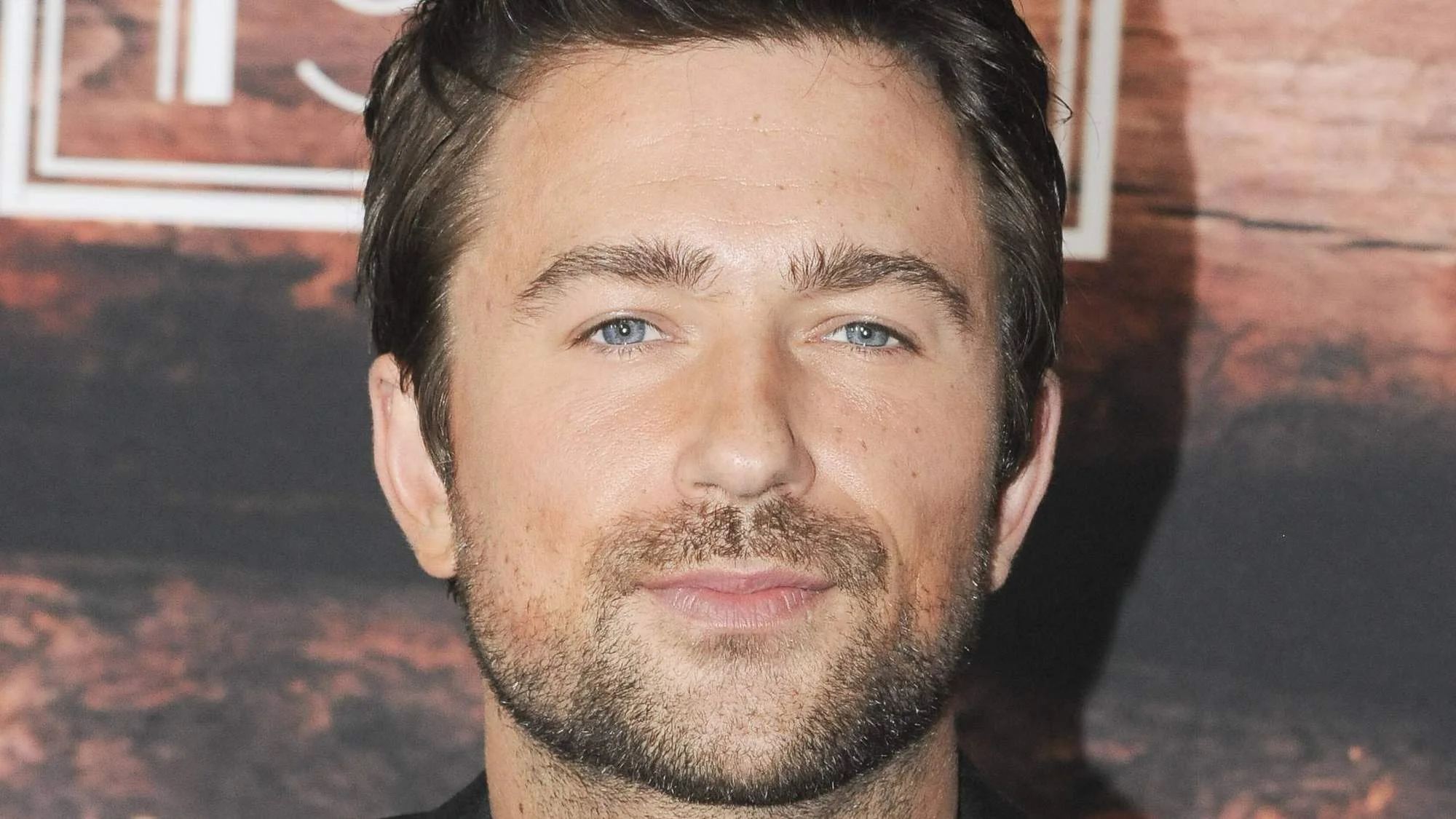 Brandon Tyler Sklenar: Filme, Serien und Biografie